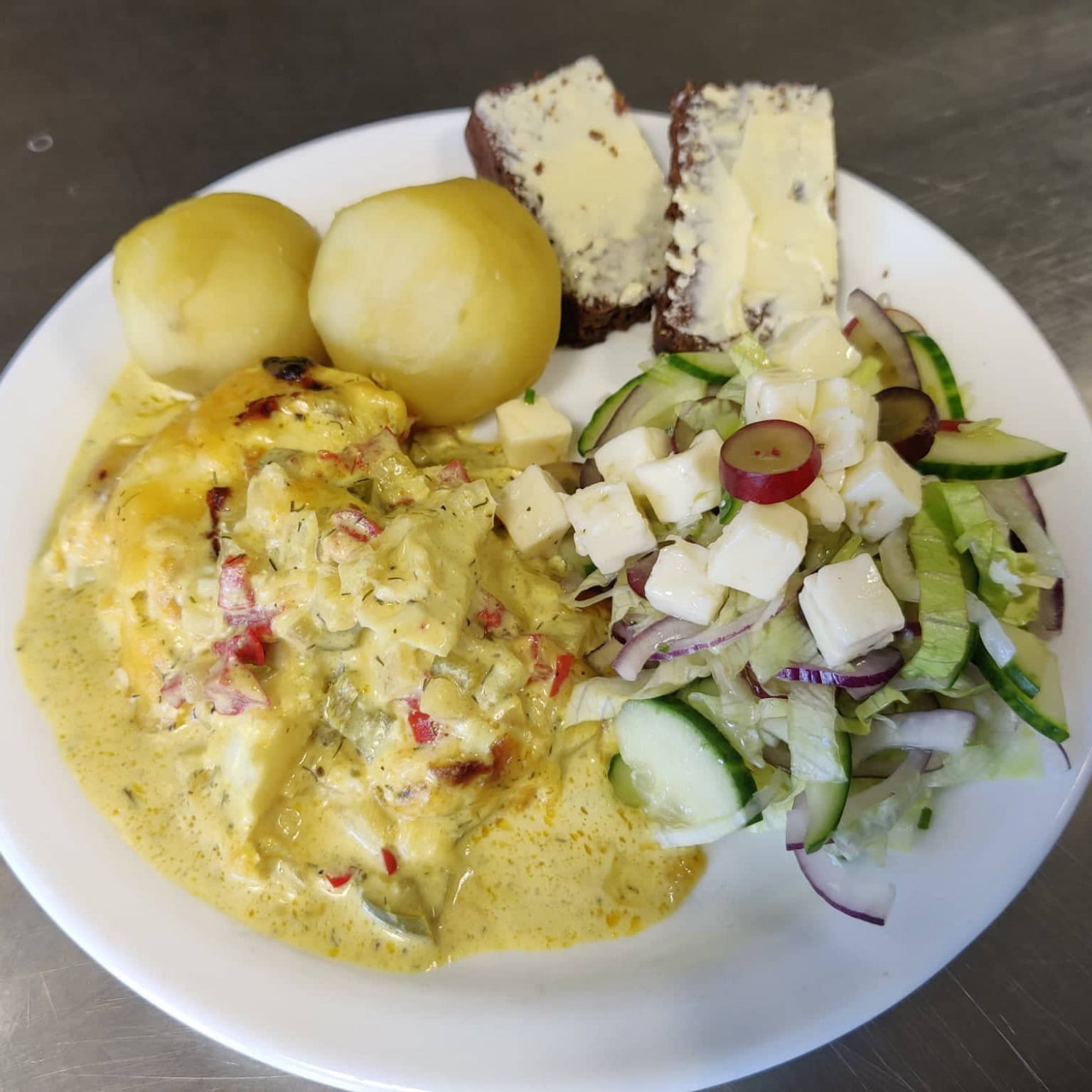 Ómótstæðilegur fiskur í karrýrjómasósu - Matland